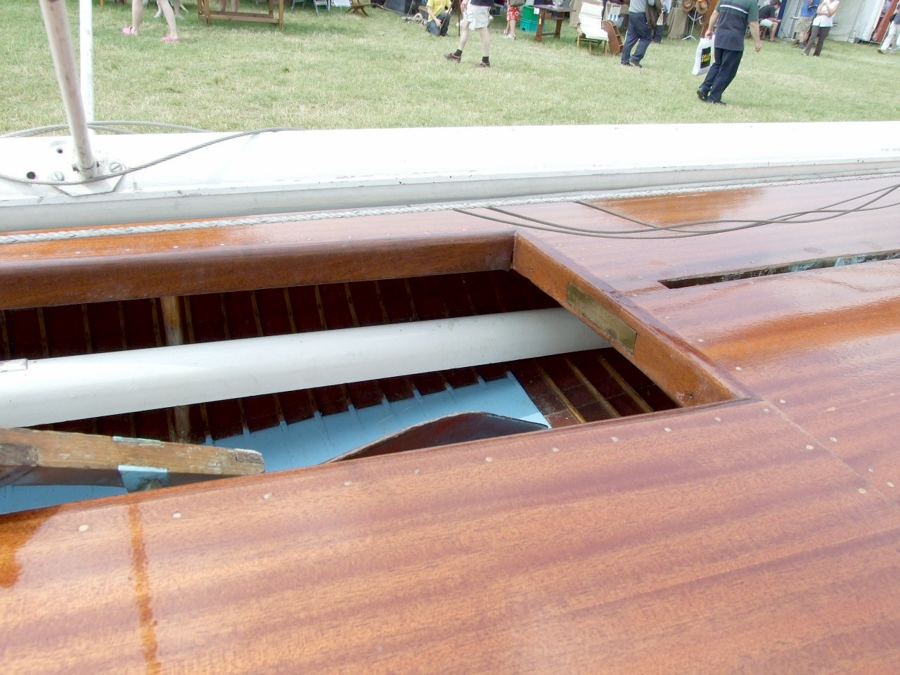 A rare Uffa Fox Flying 10 at Beale Park – intheboatshed.net